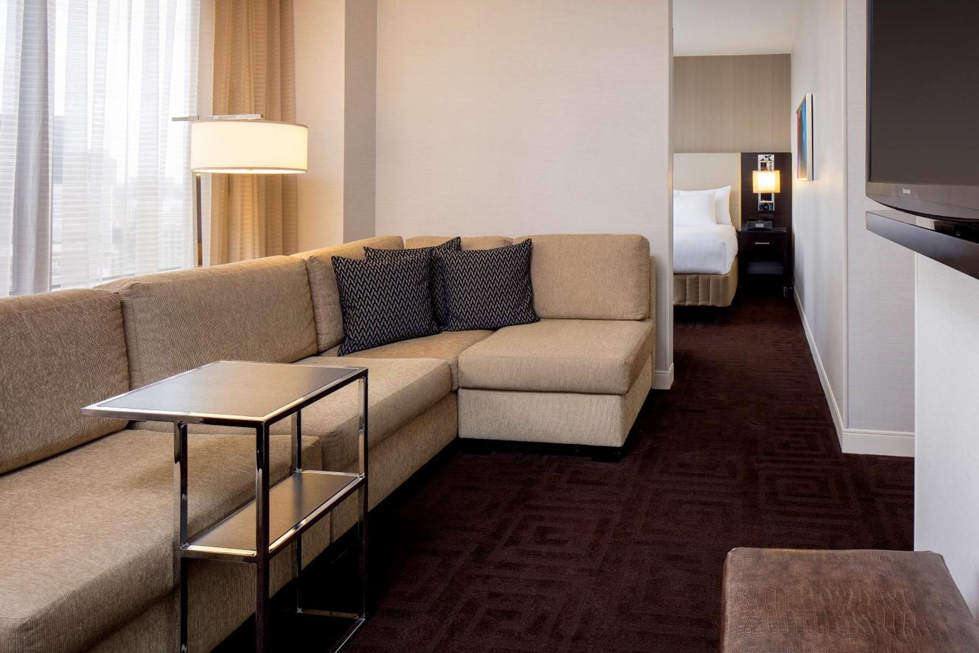 HYATT REGENCY NEW ORLEANS HOTEL | 4-STAR ACCOMMODATION IN THE HEART OF ...