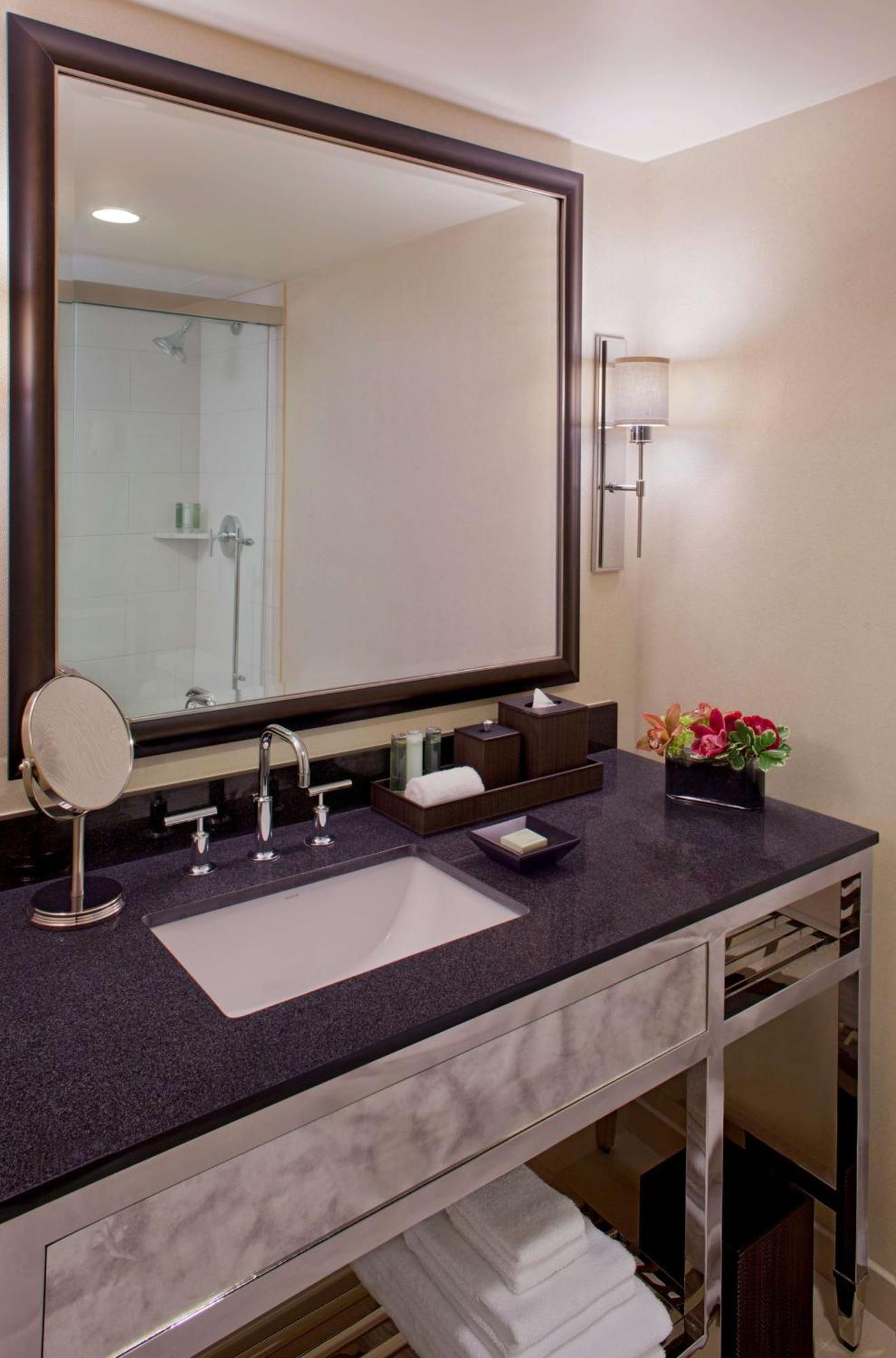 HYATT REGENCY NEW ORLEANS HOTEL | 4-STAR ACCOMMODATION IN THE HEART OF ...